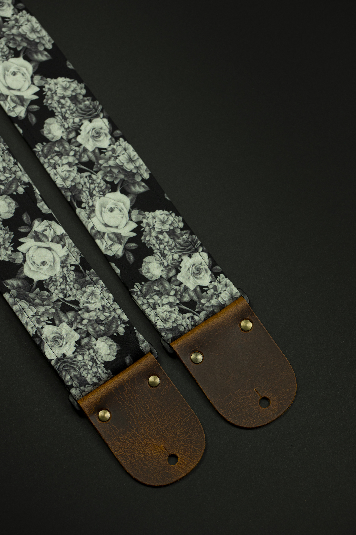 Roses B&W Wide Guitar Strap With Italian Satin - Mr.Strapsky