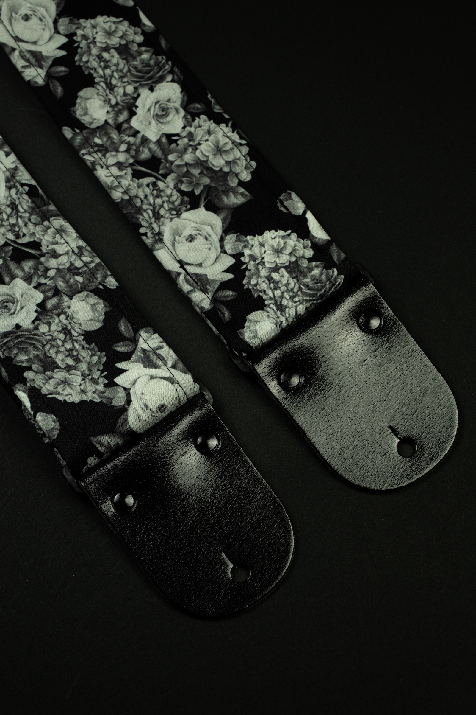 B&W Wide Guitar Strap with Italian Satin | Mr. Strapsky